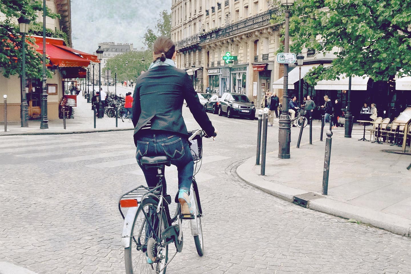 Private Customized Biking Tour in Paris - BubbleGlobe